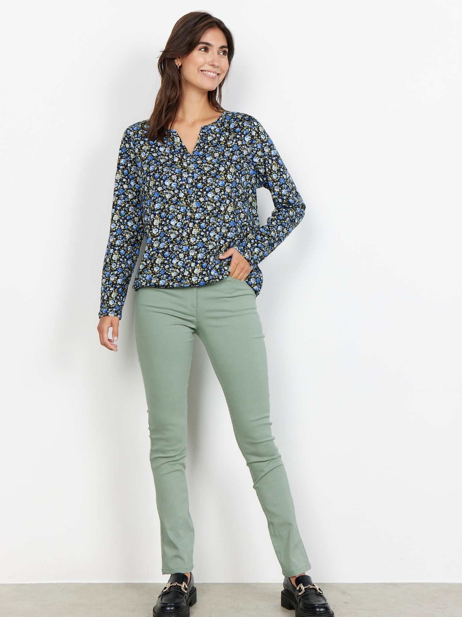 Soyaconcept SC-FELICITY AOP 402 Bluse Bright Blue Combi - Tøjkurven.dk